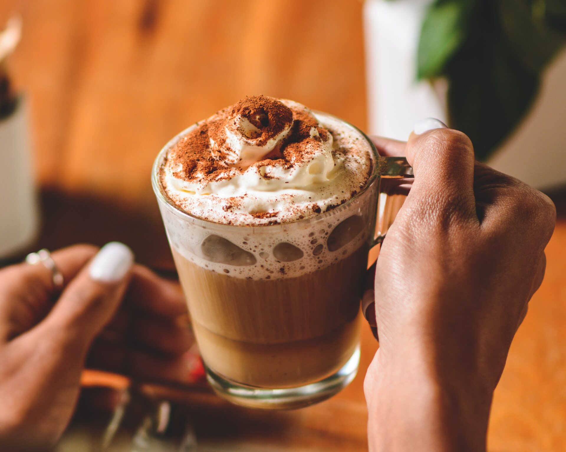 6 Hot and Delicious Mocktails to Get Warm and Cozy in Cold