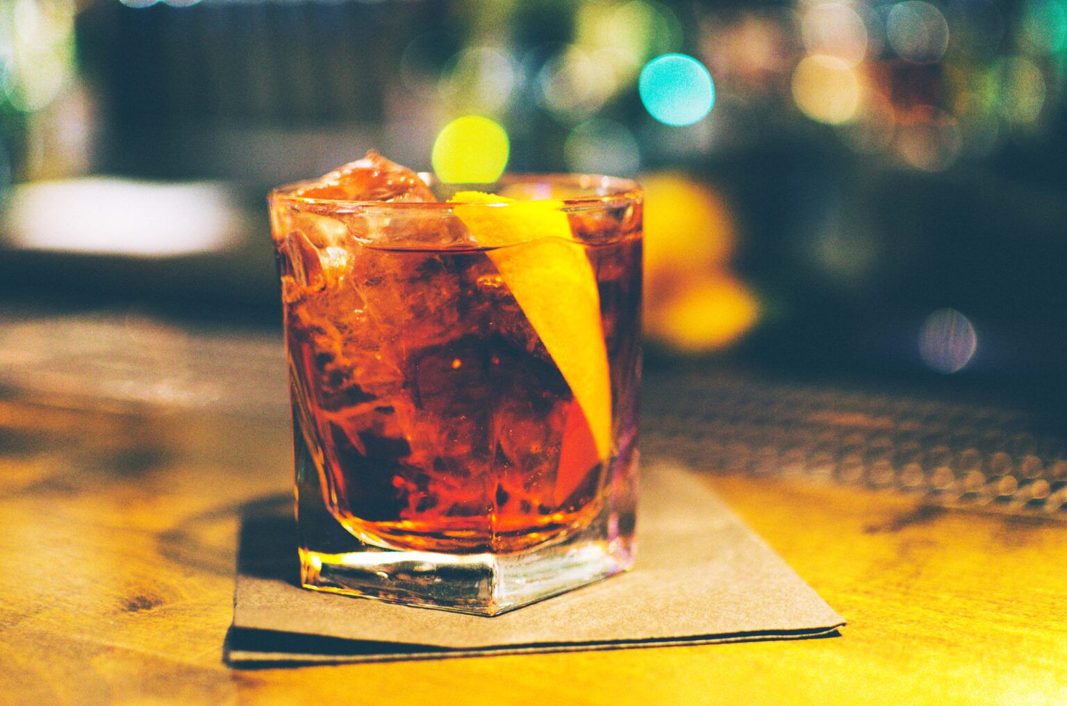How to Make a Perfect Negroni: An Ultimate Recipe to Craft 4