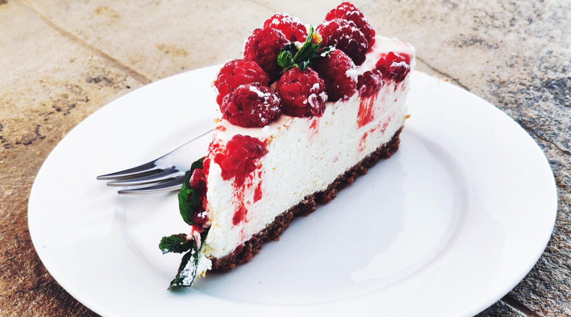Cheesecake:The Decadent World of 10 International Varieties