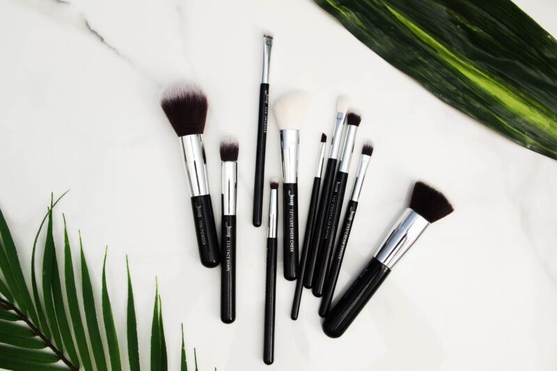 Makeup Brushes: Brush off the Bacteria - 6 Epic Tidy Tips to