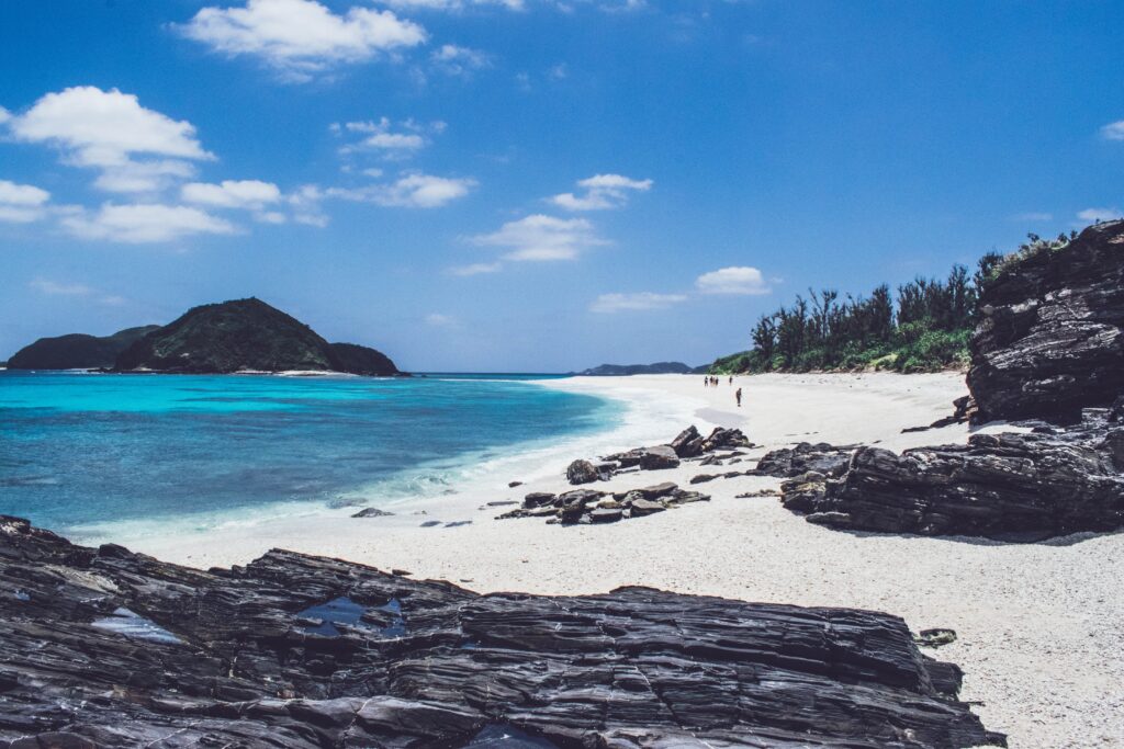 Japanese Islands: 10 Great Lost in Paradise and Sushi Spots