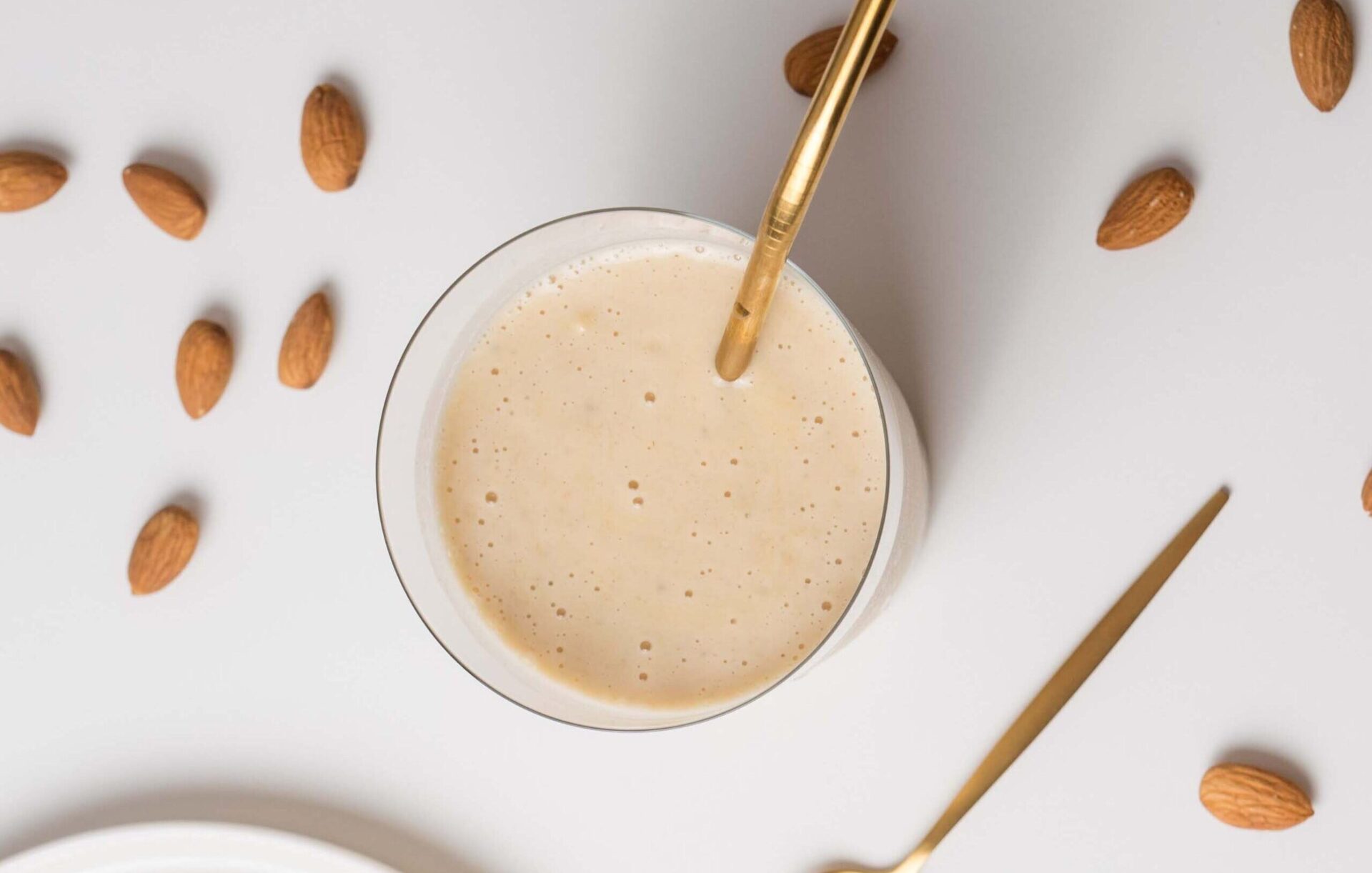 Almond Cocktail Fusion: Almondo Nutquake Cocktail - 6 Easy