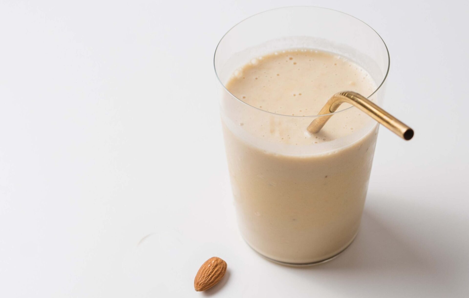 Almond Cocktail Fusion: Almondo Nutquake Cocktail - 6 Easy