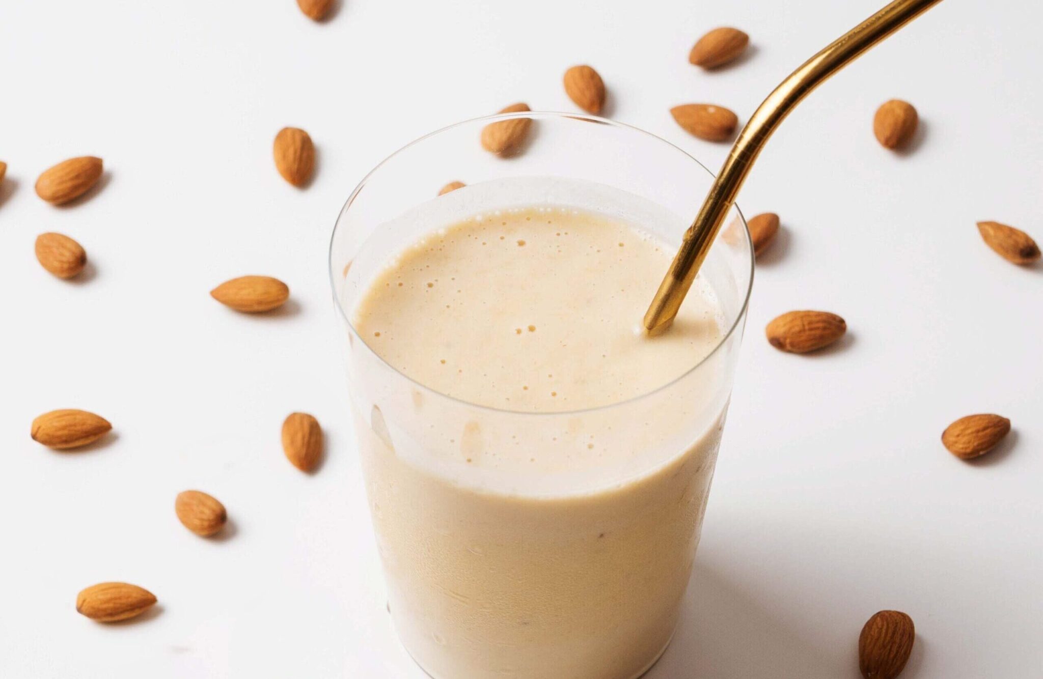 Almond Cocktail Fusion: Almondo Nutquake Cocktail - 6 Easy