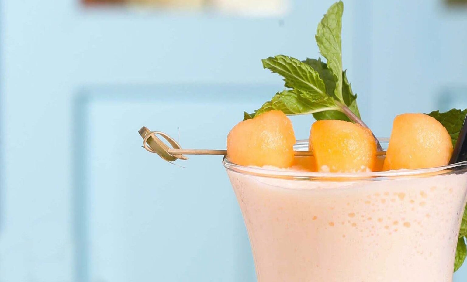 Melon Fusion Shake Cocktail: Cantaloupe Sweetness - 5 Easy