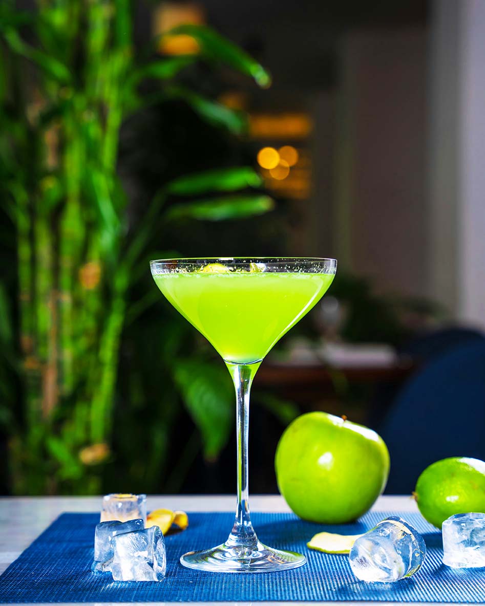 Green Apple Martini: 2 Best Crisp and Zesty Recipes Cocktail